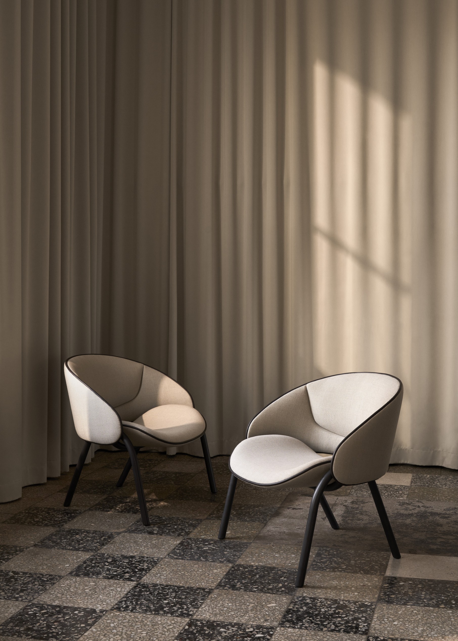 Folium Lounge Chair
